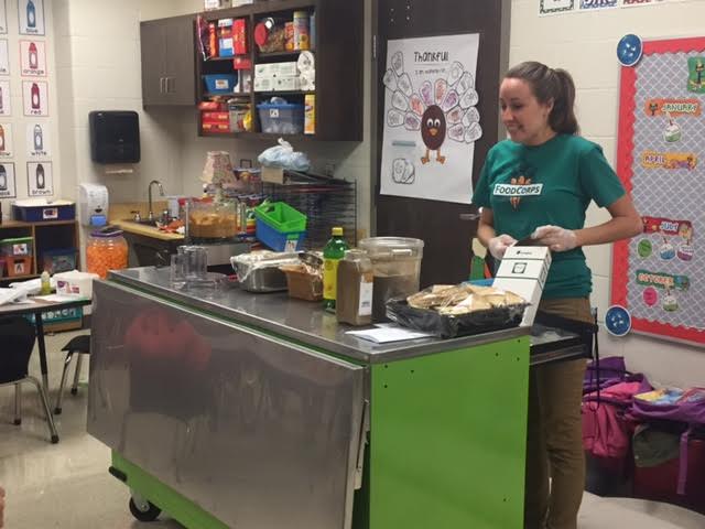 Cooking cart delivers interactive classroom lessons – TrayTalk.org
